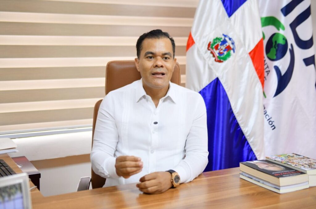 Director de la DIDA advierte a ARS y farmacias sobre monitoreo al cumplimiento de resolución